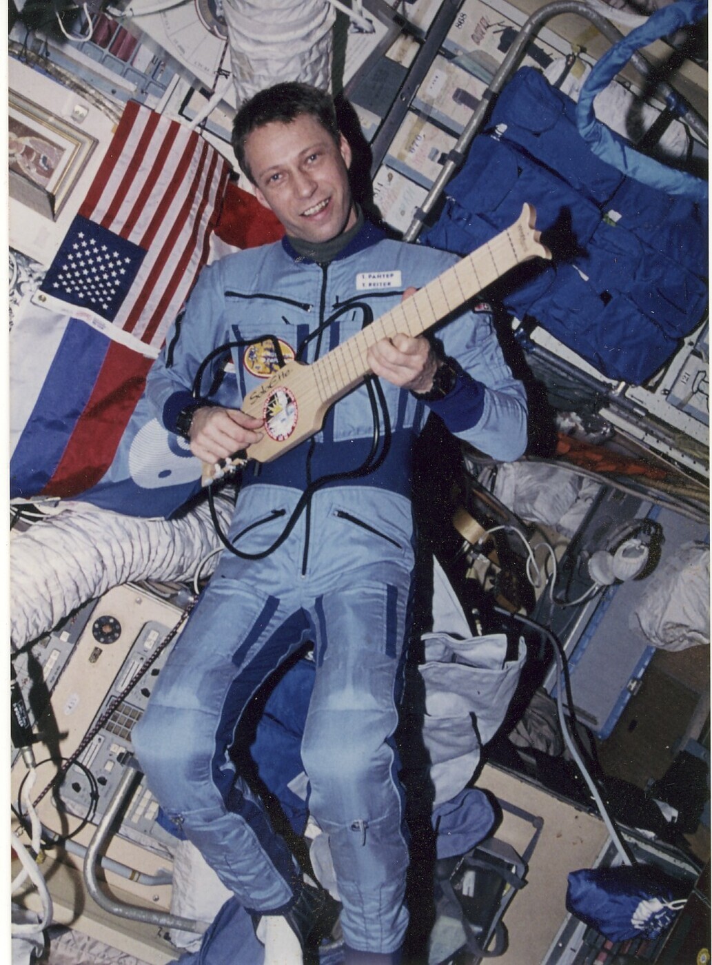 Famous Oregon Guitar Inventor Creates Vibrations As He Unveils New Jazz ...